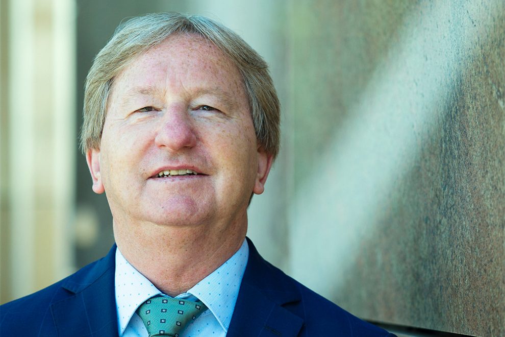 Theo Simons (CBb): 'We willen rust in de tent' - Mr. Online