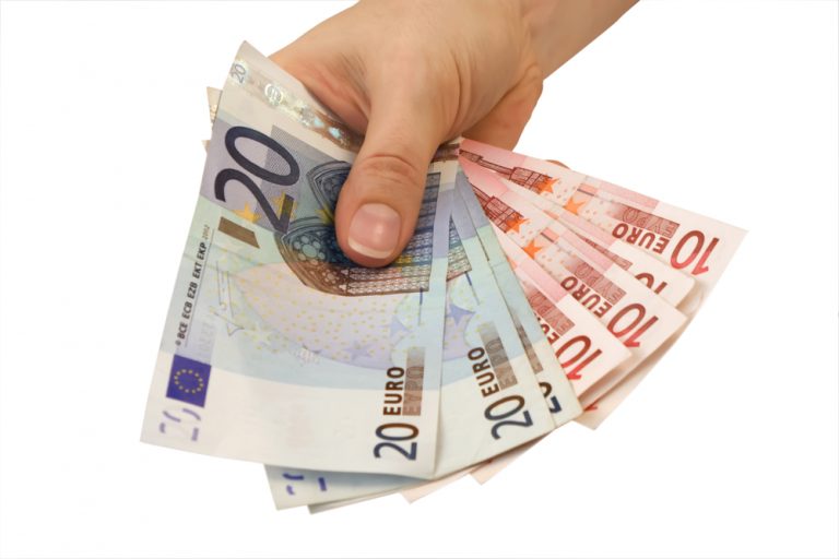 Kun je van een kale kip wél plukken? - Mr. Online