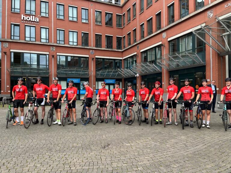 Holla trots op Vuelta-avontuur: 'Er zijn weinig mensen tegen wielrennen ...