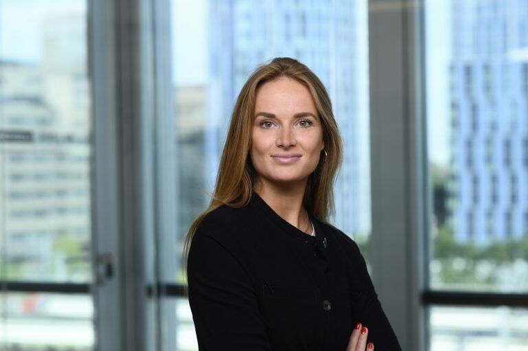 Gabi Pott Hofstede (Dentons) over tafelvoetbaltafels - Mr. Online