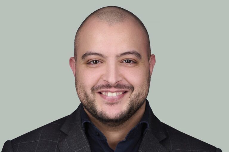 Abderrahman Kichou (Kennedy Van der Laan) officieel beëdigd - Mr. Online