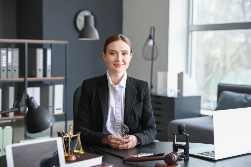 De zoektocht naar de beste onafhankelijke jurist is begonnen - Mr. Online