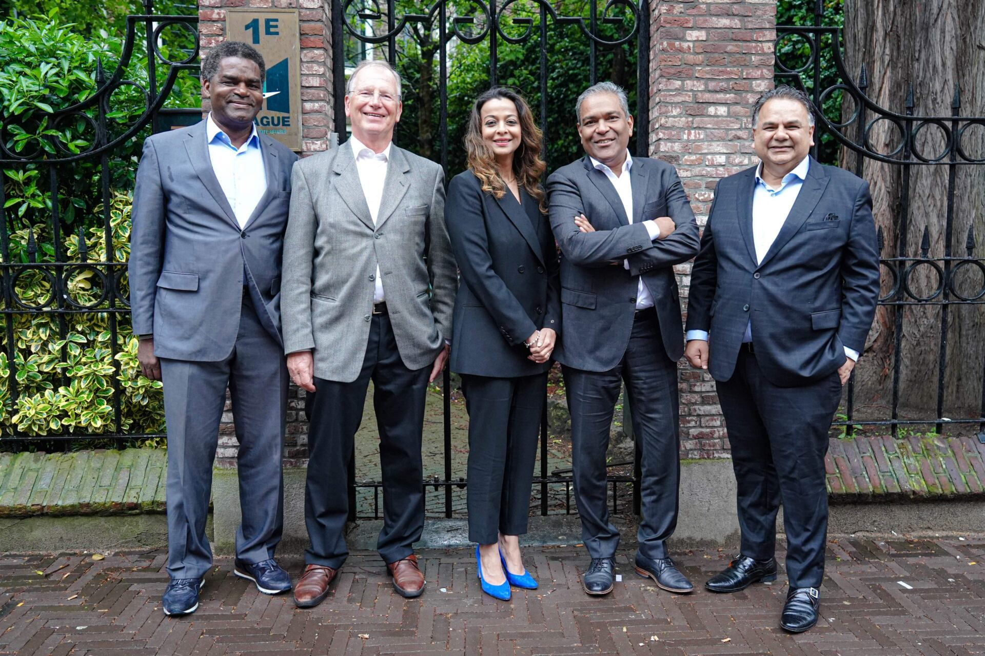 Nederlandse stichting gaat vrienden van het Surinaams recht bij elkaar ...