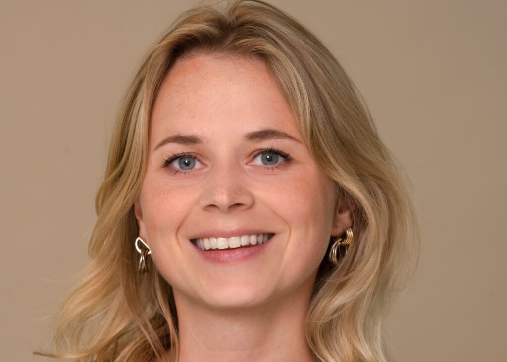 Carlijn van Baak over signalen om kindermishandeling te herkennen - Mr ...