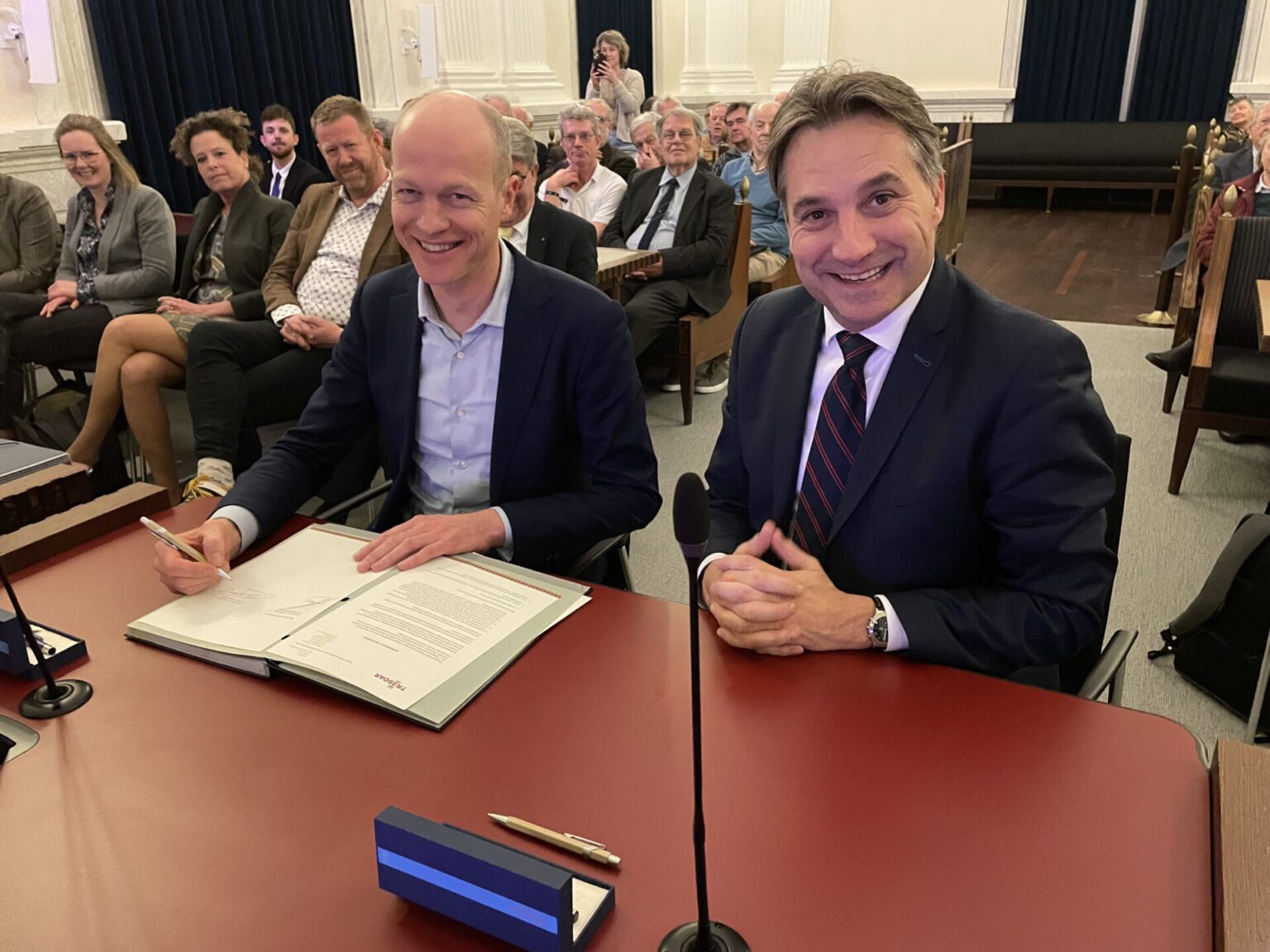 Gerechtshof schenkt bibliotheek Hof van Friesland aan erfgoedinstelling ...